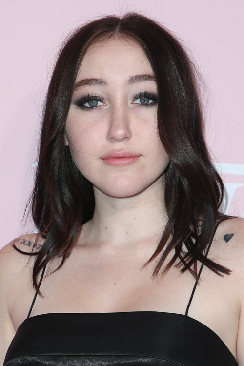 Noah Cyrus Hairstyles & Hair Colors | Steal Her Style