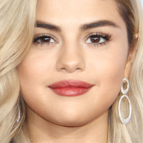 Selena Gomez's Makeup Photos & Products | Steal Her Style