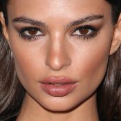 Emily Ratajkowski's Makeup Photos & Products | Steal Her Style