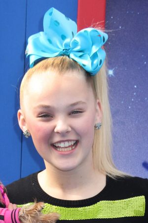 JoJo Siwa's Hairstyles & Hair Colors | Steal Her Style