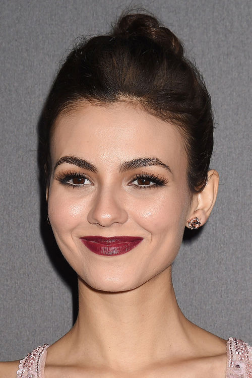 Victoria Justice's Hairstyles & Hair Colors | Steal Her Style