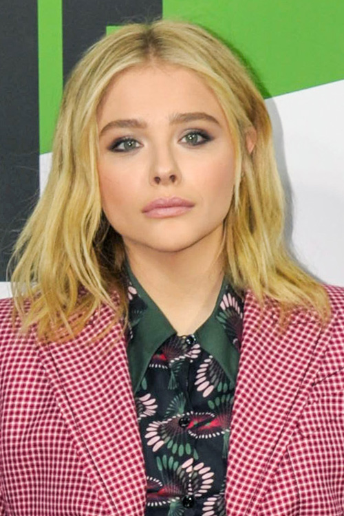 Chloe Moretz Wavy Honey Blonde Choppy Layers Hairstyle | Steal Her Style