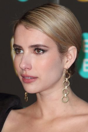 Emma Roberts Hairstyles & Hair Colors | Steal Her Style