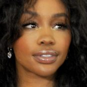 SZA Makeup: Black Eyeliner, Brown Eyeshadow, White Eyeshadow & Clear ...