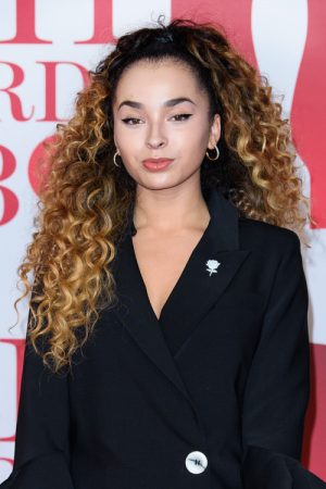 Ella Eyre's Hairstyles & Hair Colors | Steal Her Style