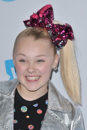 JoJo Siwa's Hairstyles & Hair Colors | Steal Her Style
