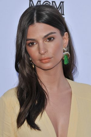 Emily Ratajkowski's Hairstyles & Hair Colors | Steal Her Style