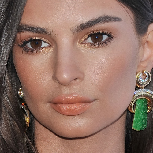 Emily Ratajkowski's Makeup Photos & Products | Steal Her Style