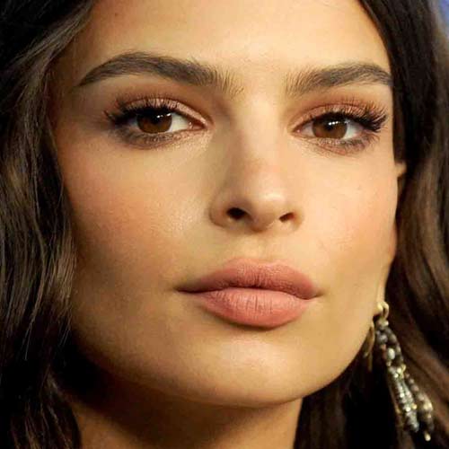 Emily Ratajkowski Makeup: Black Eyeshadow, Brown Eyeshadow & Nude ...