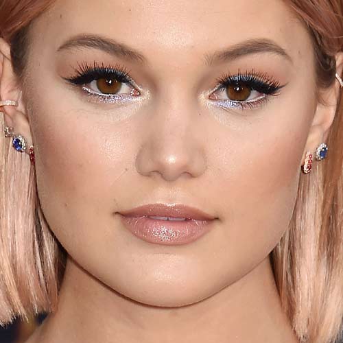 Olivia Holt Makeup Black Eyeshadow Silver Eyeshadow And Nude Lipstick
