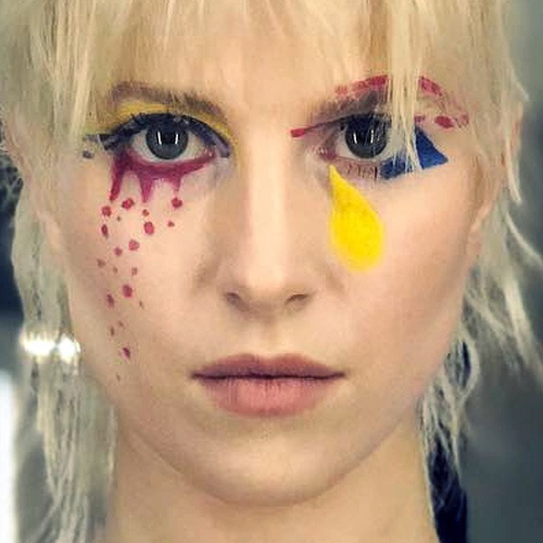 Hayley Williams Makeup: Silver Eyeshadow & Orange Lipstick | Steal Her ...