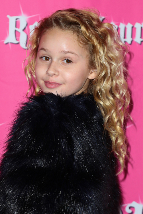 Ruby Rose Turner Wavy Honey Blonde Barrel Curls Hairstyle | Steal Her Style