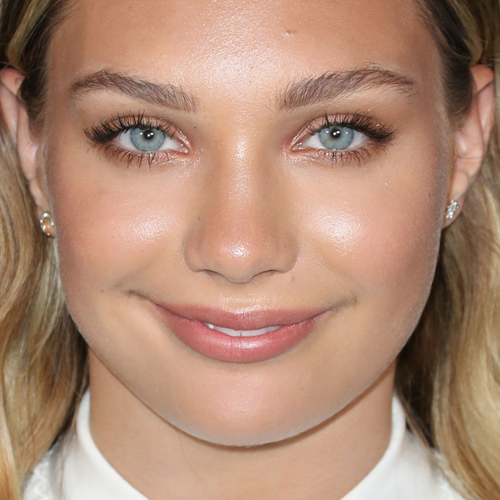 Bethany Mota Makeup: Beige Eyeshadow & Pale Pink Lipstick | Steal Her Style