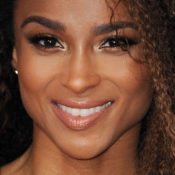 Ciara Makeup: Charcoal Eyeshadow & Mauve Lipstick | Steal Her Style