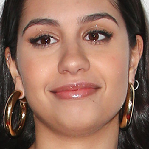 Alessia Cara Makeup: Black Eyeshadow, Silver Eyeshadow & Red Lipstick ...