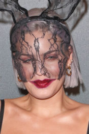 Anne-Marie's Hairstyles & Hair Colors | Steal Her Style