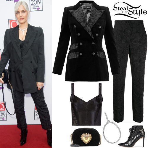 » Anne-Marie: Black Blazer and Pants