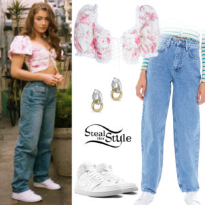 Amanda Pavillard: Floral Crop Top, Blue Jeans | Steal Her Style