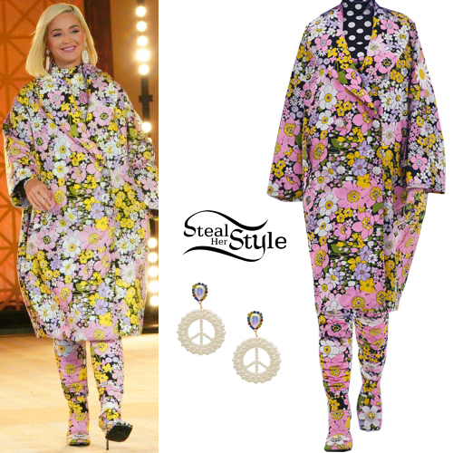 » Katy Perry: Floral Outfit, Pearl Earrings