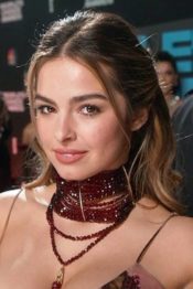 Addison Rae's Hairstyles & Hair Colors | Steal Her Style