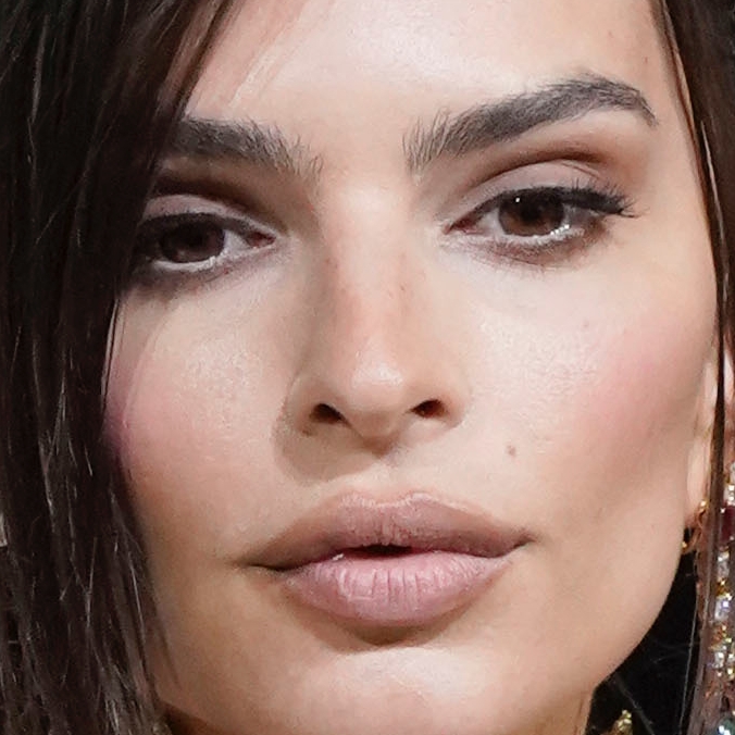 Emily Ratajkowski Makeup: & | Steal Her Style