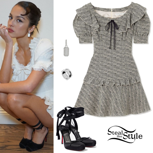 » Olivia Rodrigo: Mini Dress, Satin Pumps