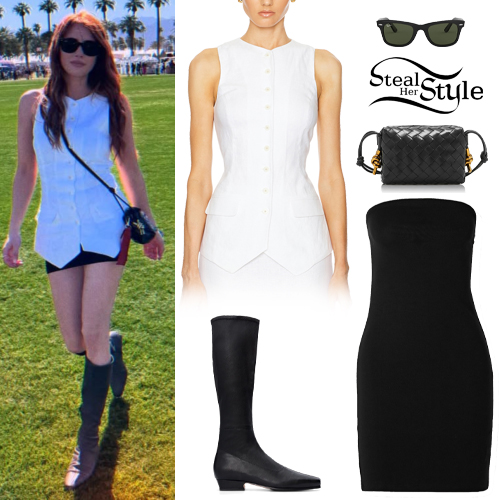 » Emma Roberts: White Vest, Black Boots